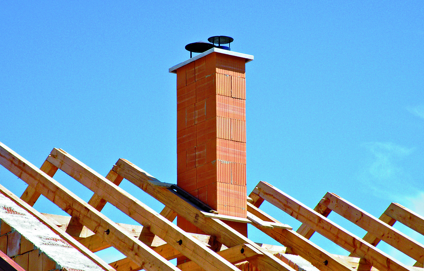 Komín v nízkoenergetickom dome - Dom z tehly